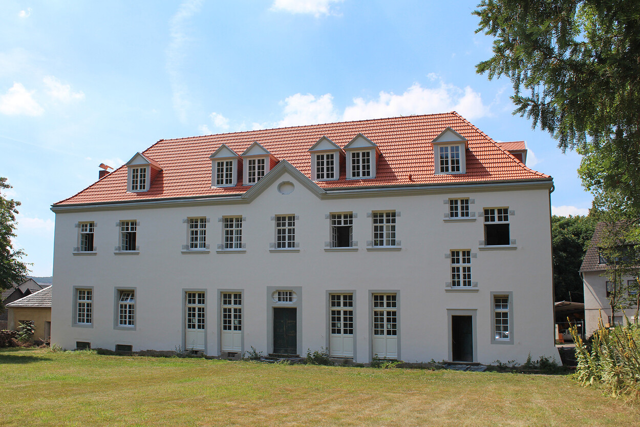 Neues Dach auf alter Burg - Blog - CREATON